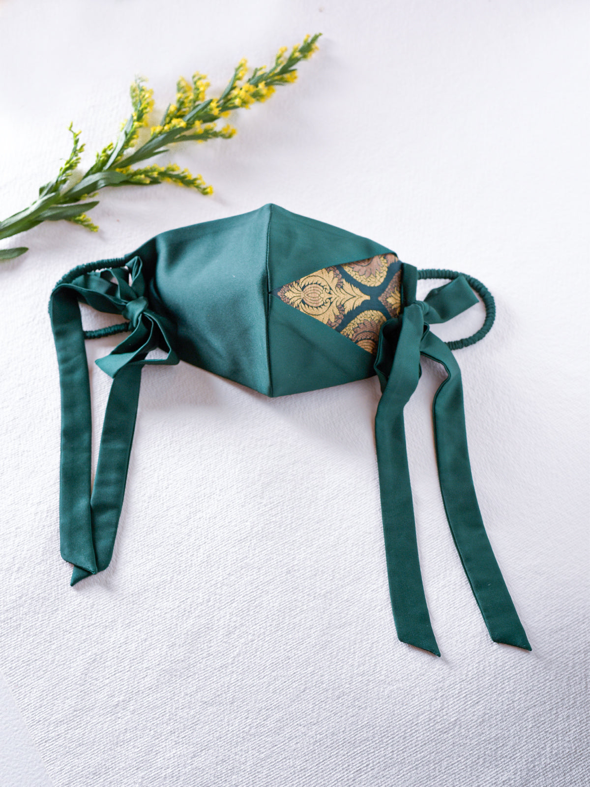 Emerald Ribbon Mask – Janandapril